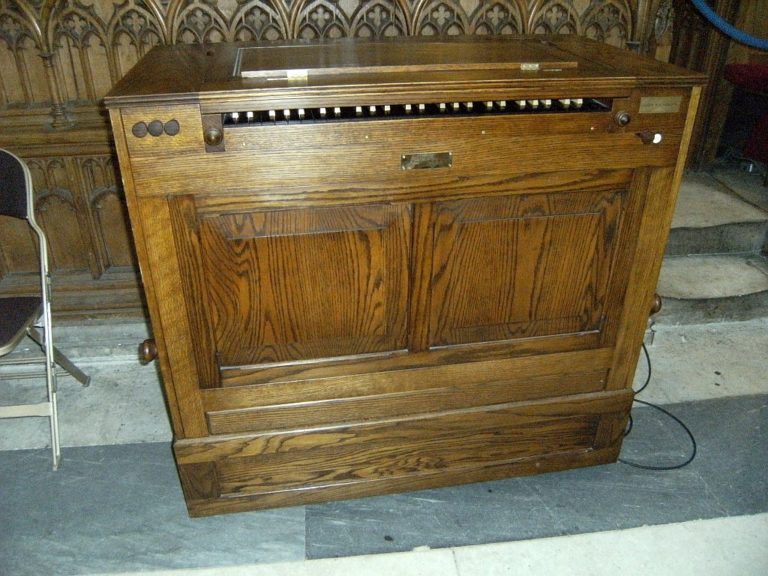 York, Minster – Cathedral Church of Saint Peter, Box Organ – de ...