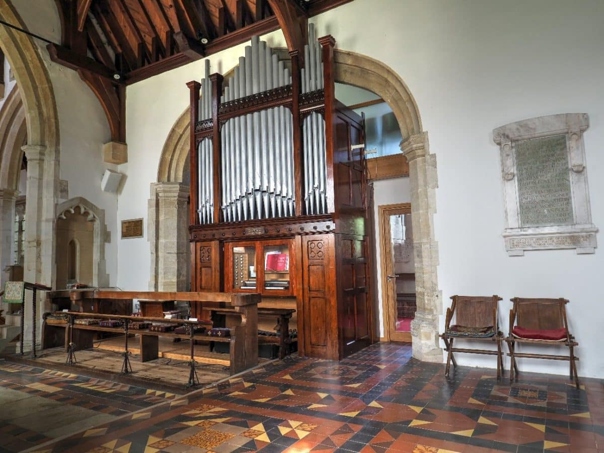 Quainton, Church of Holy Cross and Saint Mary – de Orgelsite | orgelsite.nl