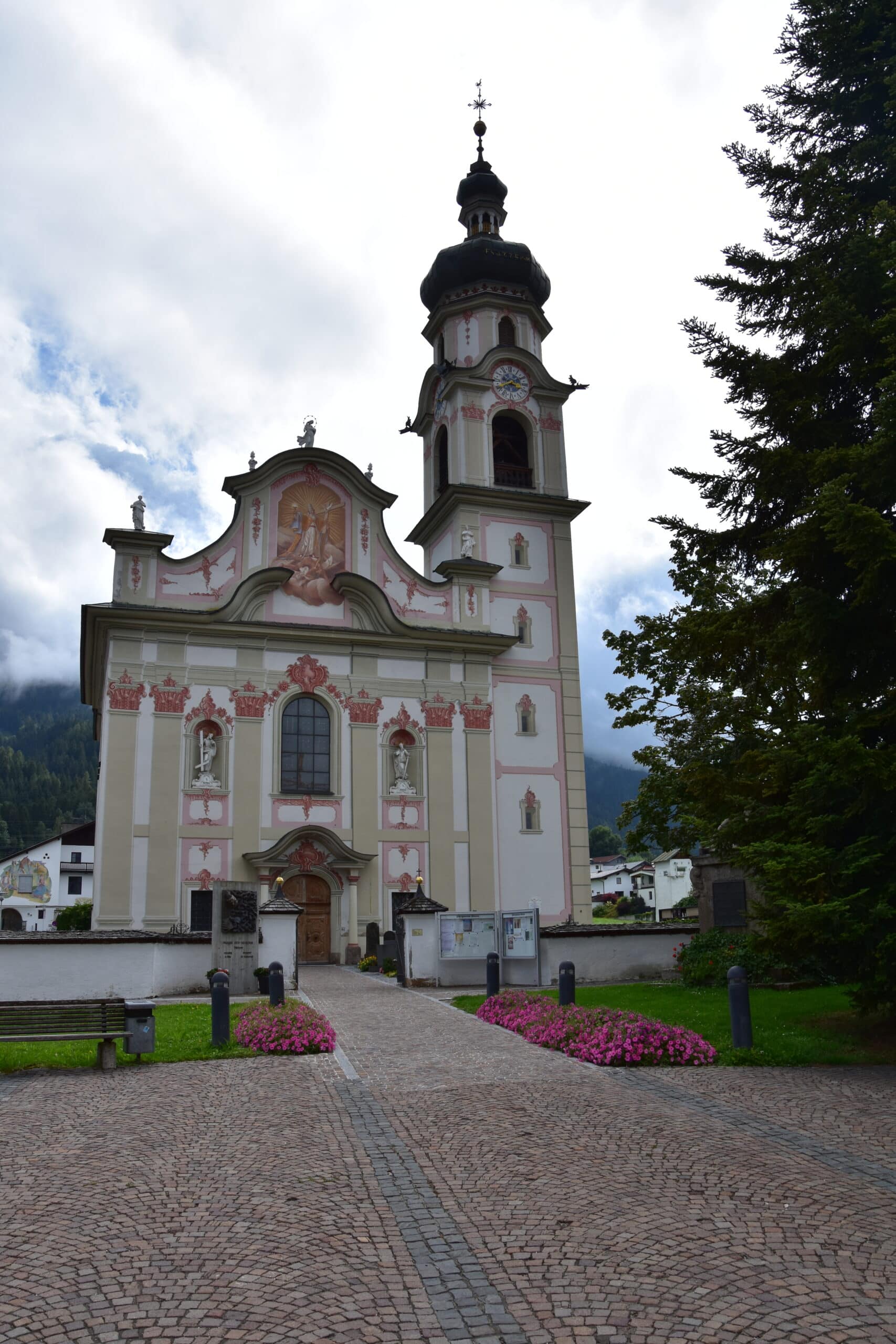 Götzens, Katholische Pfarrkirche Sankt Peter und Paul – de Orgelsite ...