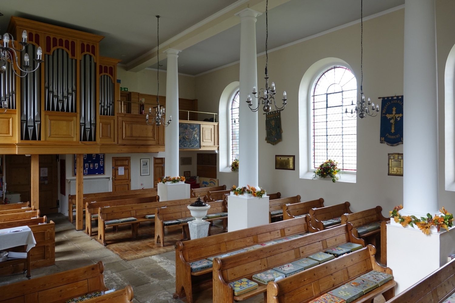 Pirbright, Church of Saint Michael and All Angels – de Orgelsite ...